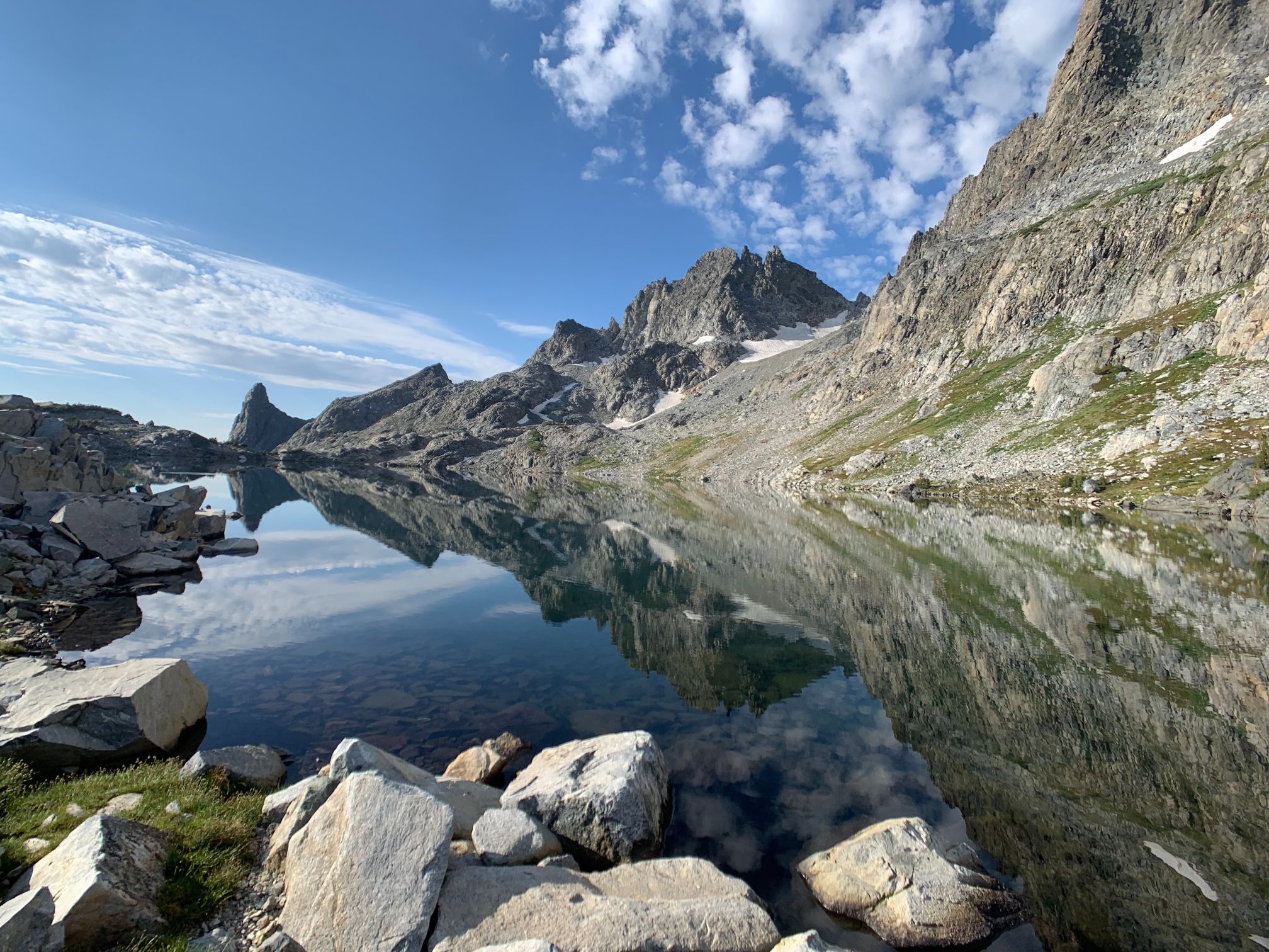 Backpacking Minaret Lake Loop from Ediza Lake to Devils Postpile