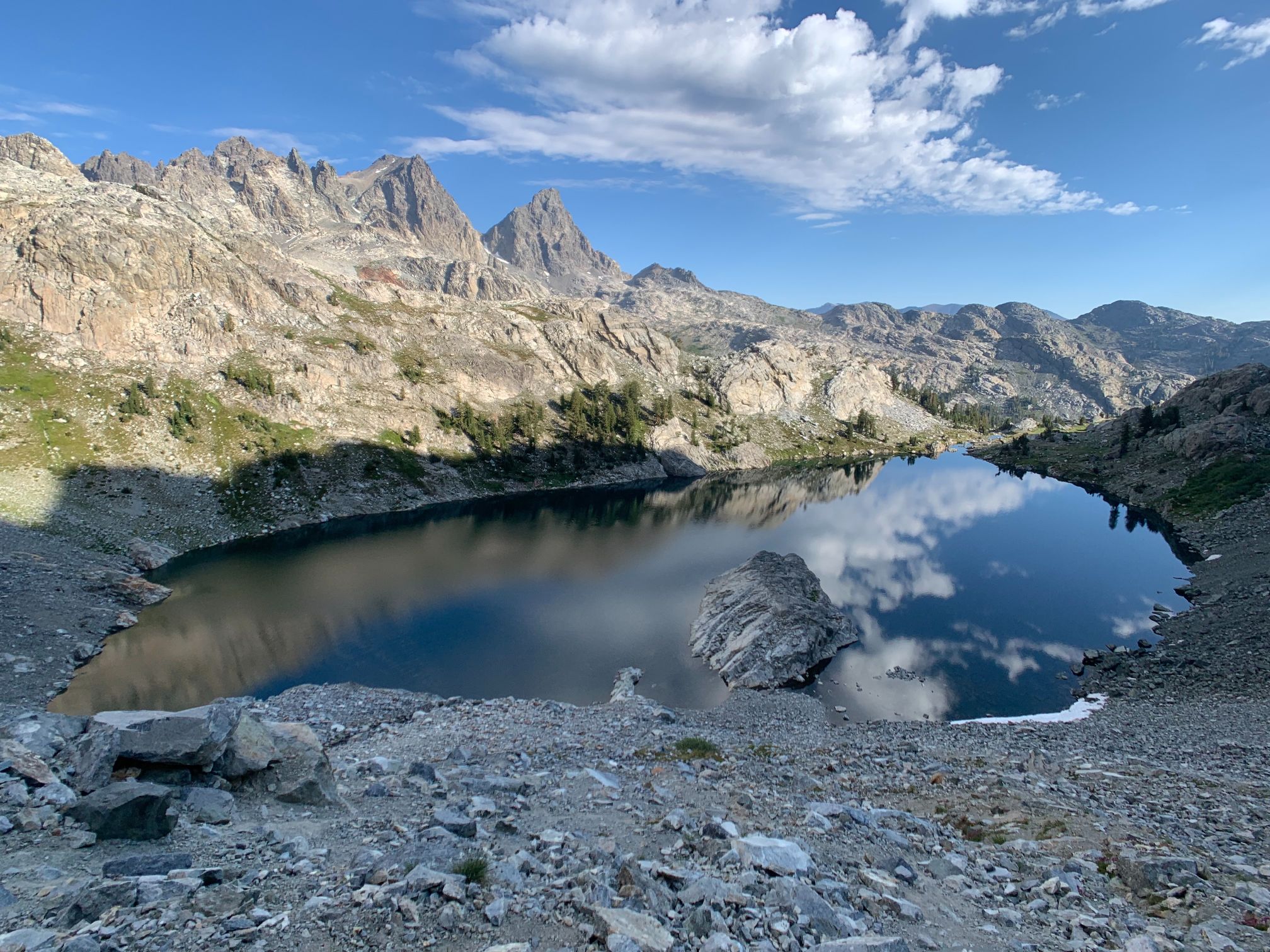 Backpacking Minaret Lake Loop from Ediza Lake to Devils Postpile