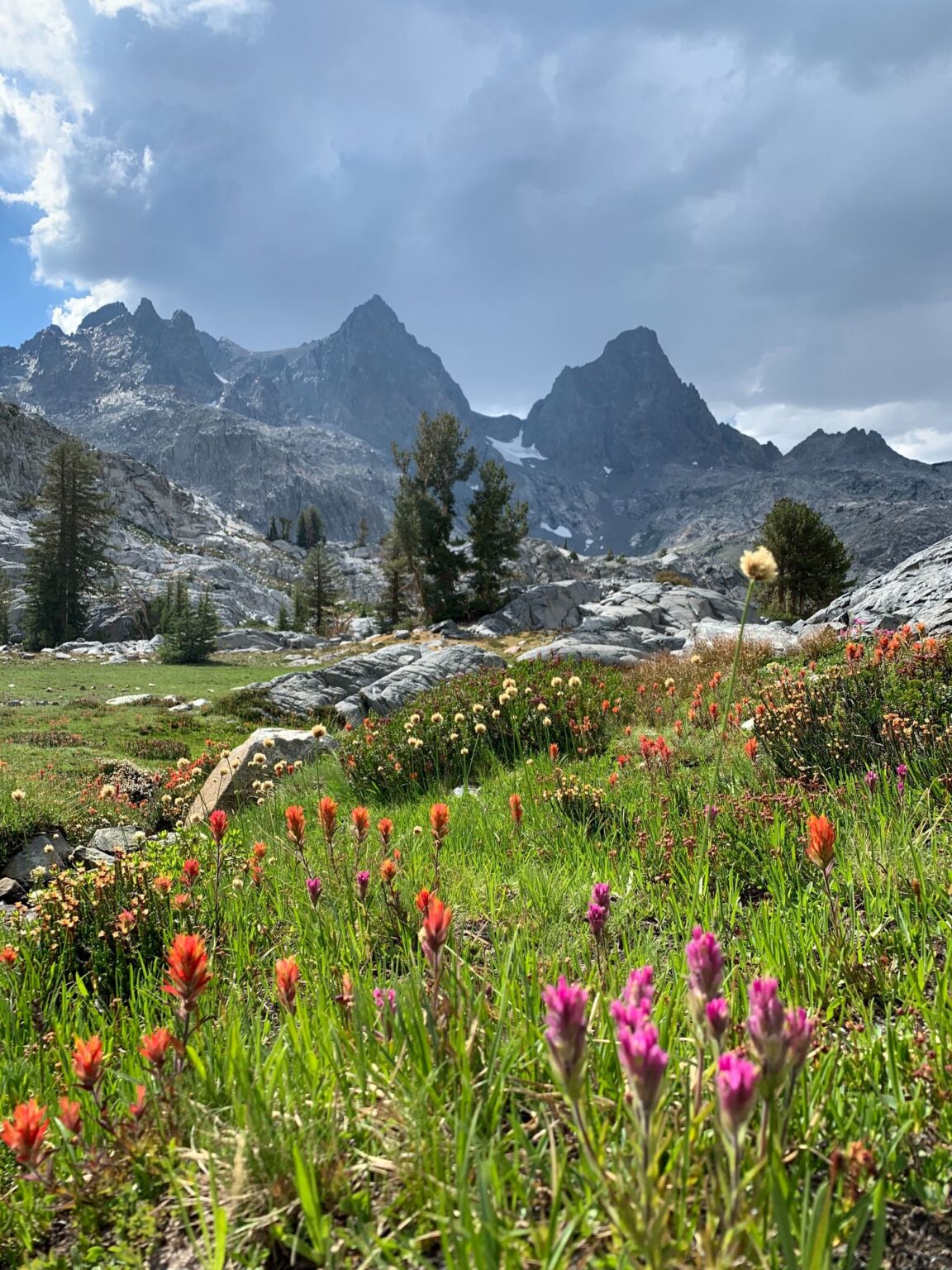 Backpacking Minaret Lake Loop from Ediza Lake to Devils Postpile