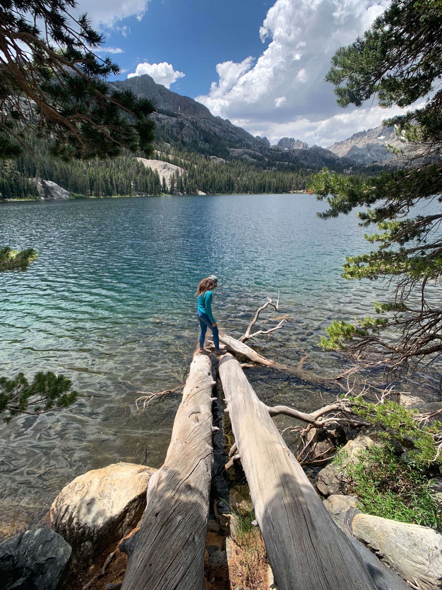 Backpacking Minaret Lake Loop from Ediza Lake to Devils Postpile