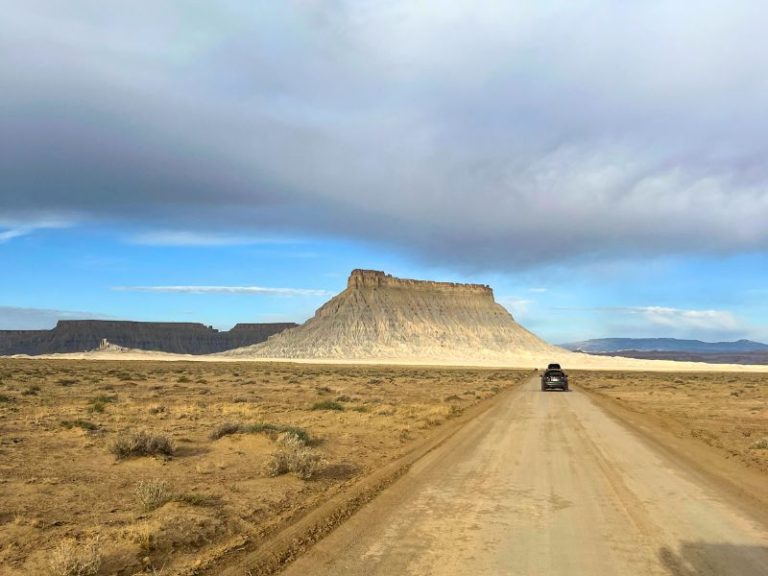 How to Visit Moonscape Overlook Utah: A Hidden Gem Near Hanksville