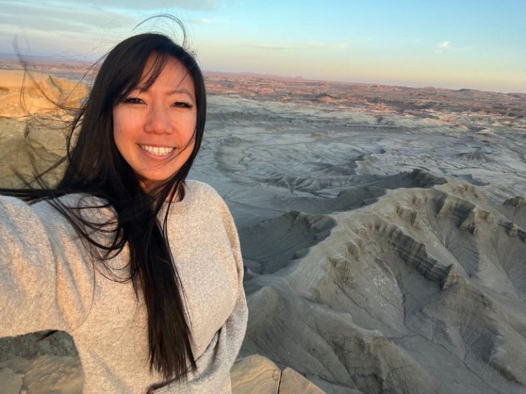 How to Visit Moonscape Overlook Utah: A Hidden Gem Near Hanksville