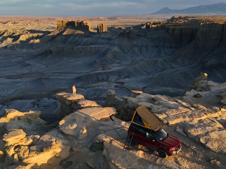 How to Visit Moonscape Overlook Utah: A Hidden Gem Near Hanksville